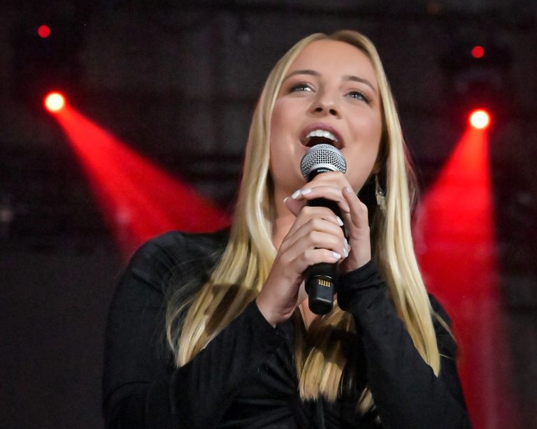 JANI LANE’S LITTLE GIRL … Maddi Lane Sings “Heaven” at Her First Ever ...